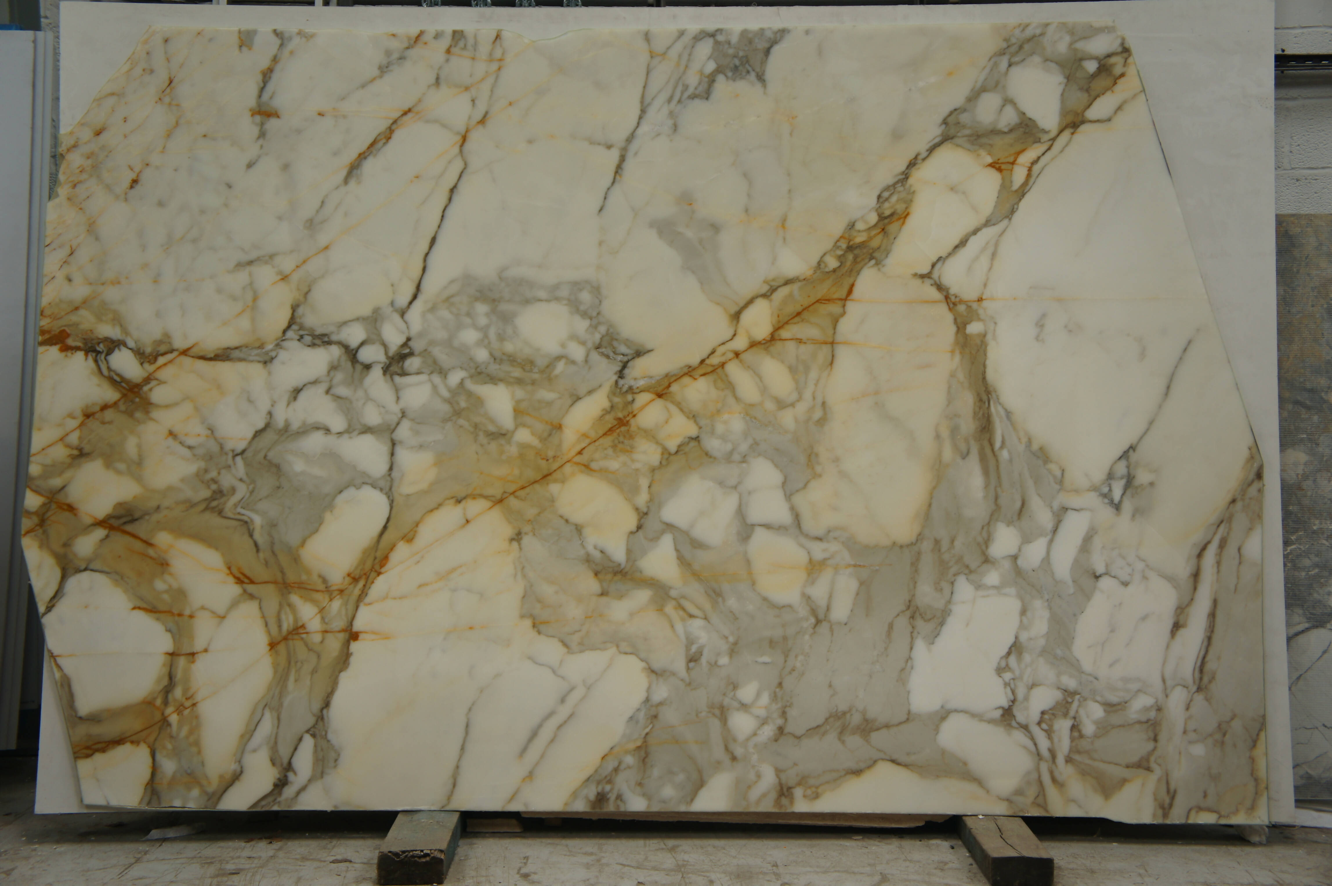 Calacatta Gold Macchia Vecchia Extra Bookmatch Marble in UK | White Go ...