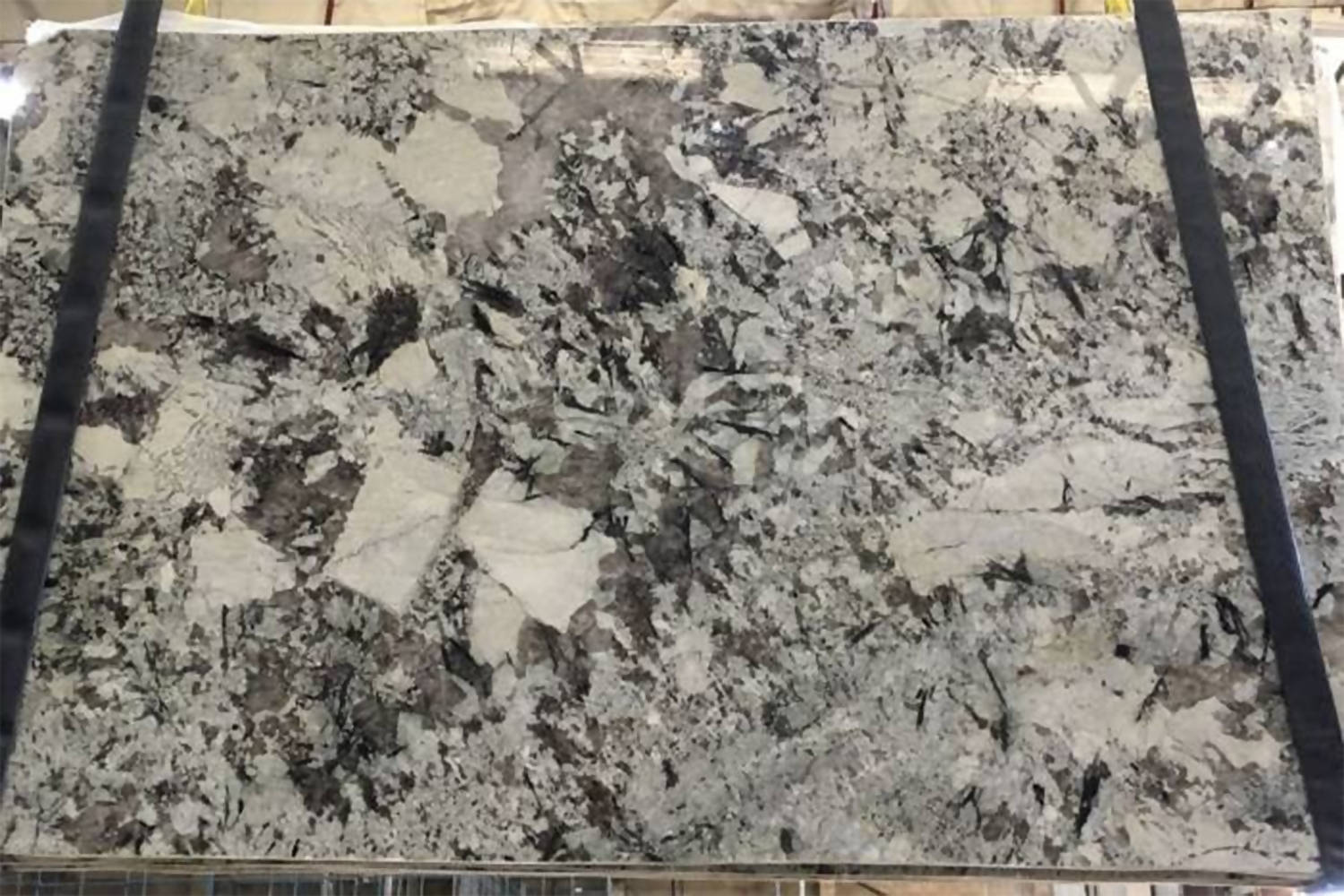 EVEREST CRYSTAL GRANITE | www.work-tops.com