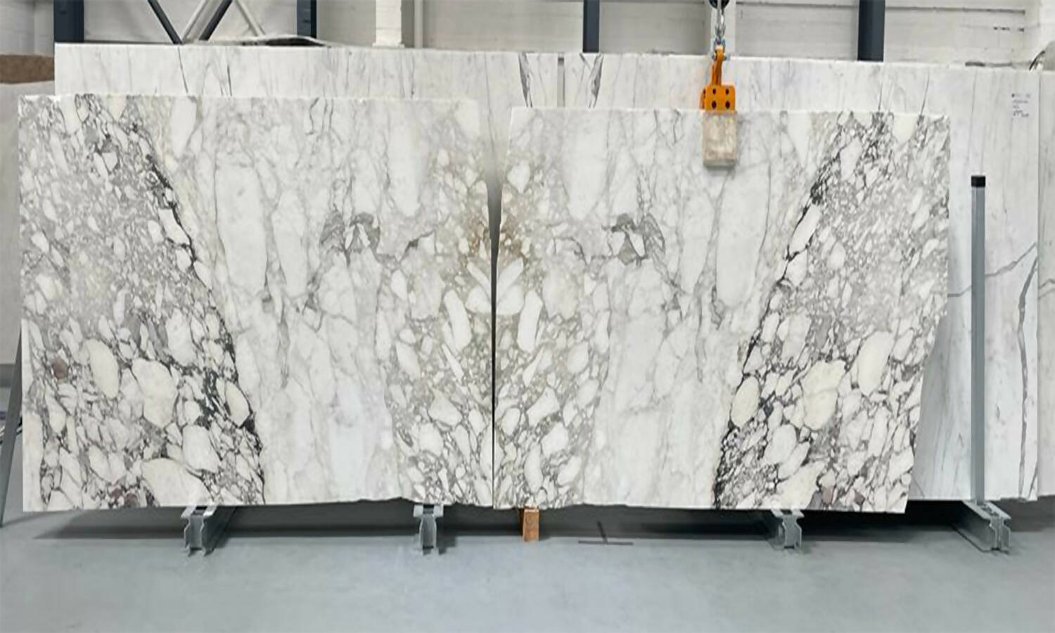 Calacatta Vagli Oro Marble Bookmatch available in UK| Gold and white m ...