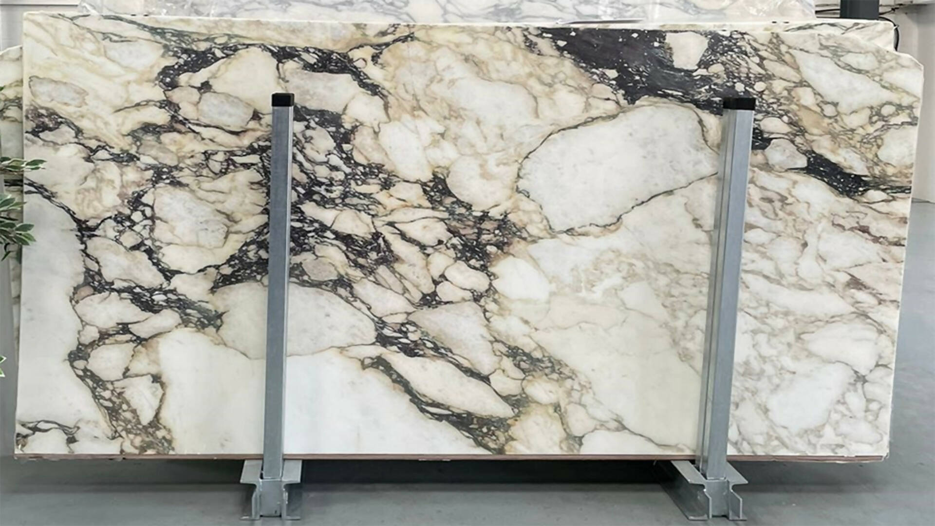 Calacatta Marble | www.work-tops.com