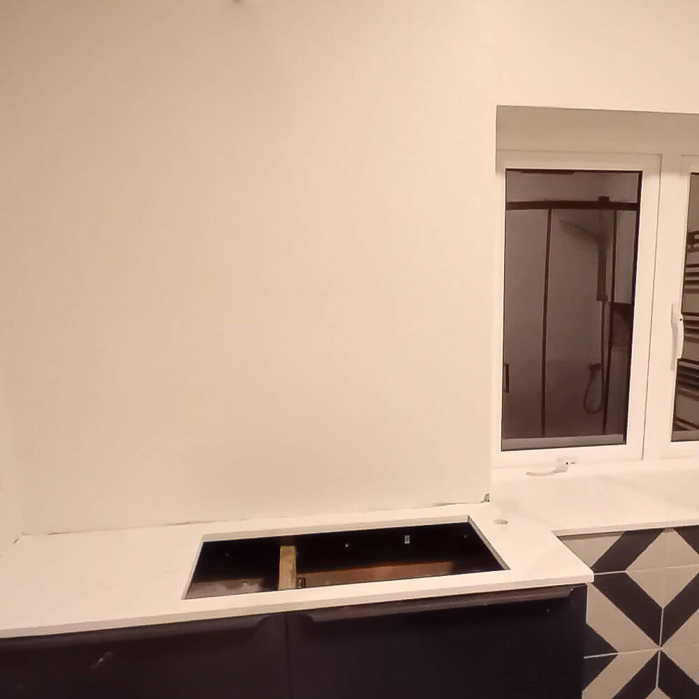 Calacatta Vienna Quartz for sale in UK | White Quartz | www.work-tops.com