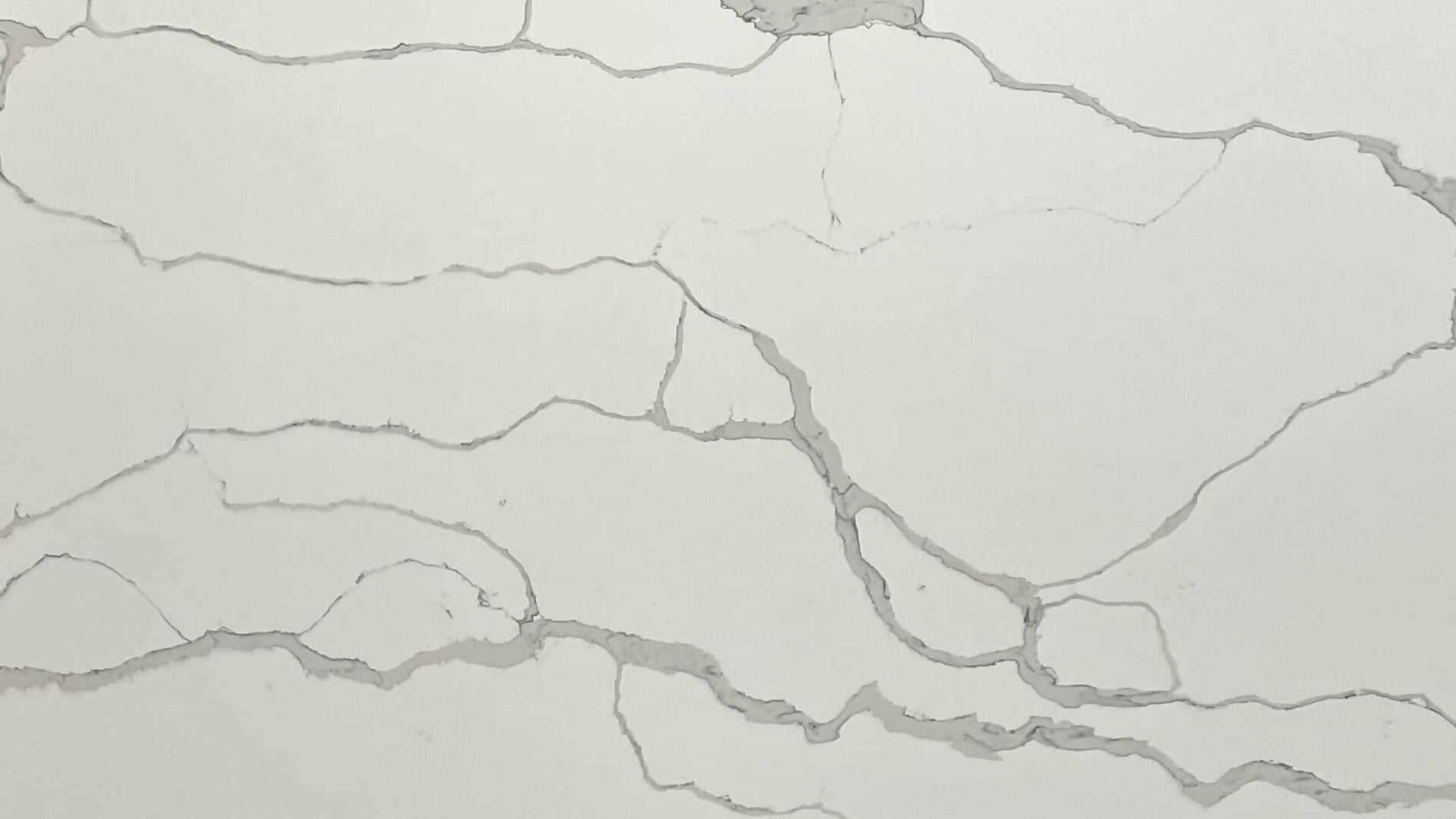 Calacatta Tuscan Quartz Available In UK | White Quartz | www.work-tops.com