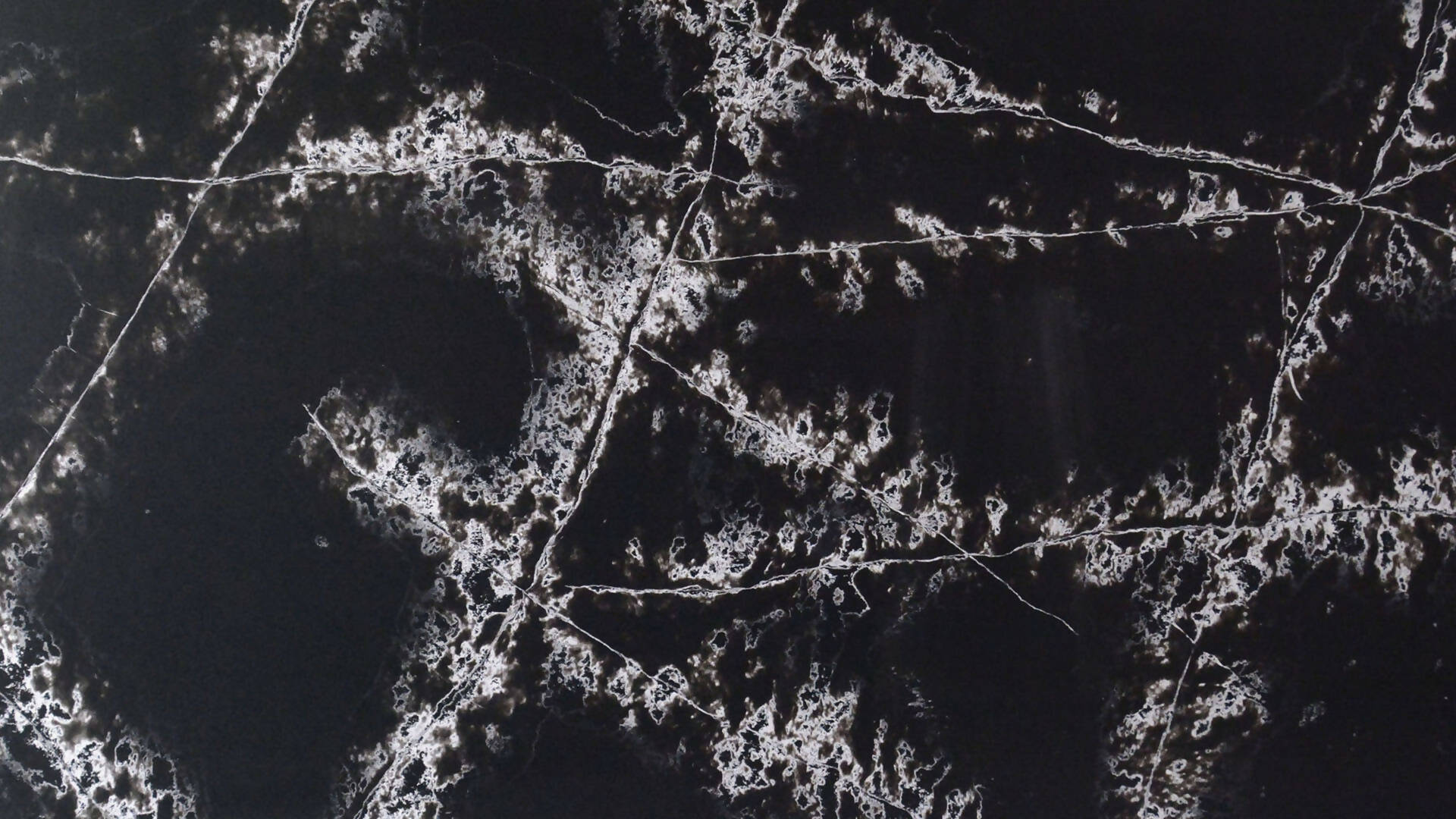 Nero Glacier Quartz For Sale In UK | Black Quartz | www.work-tops.com