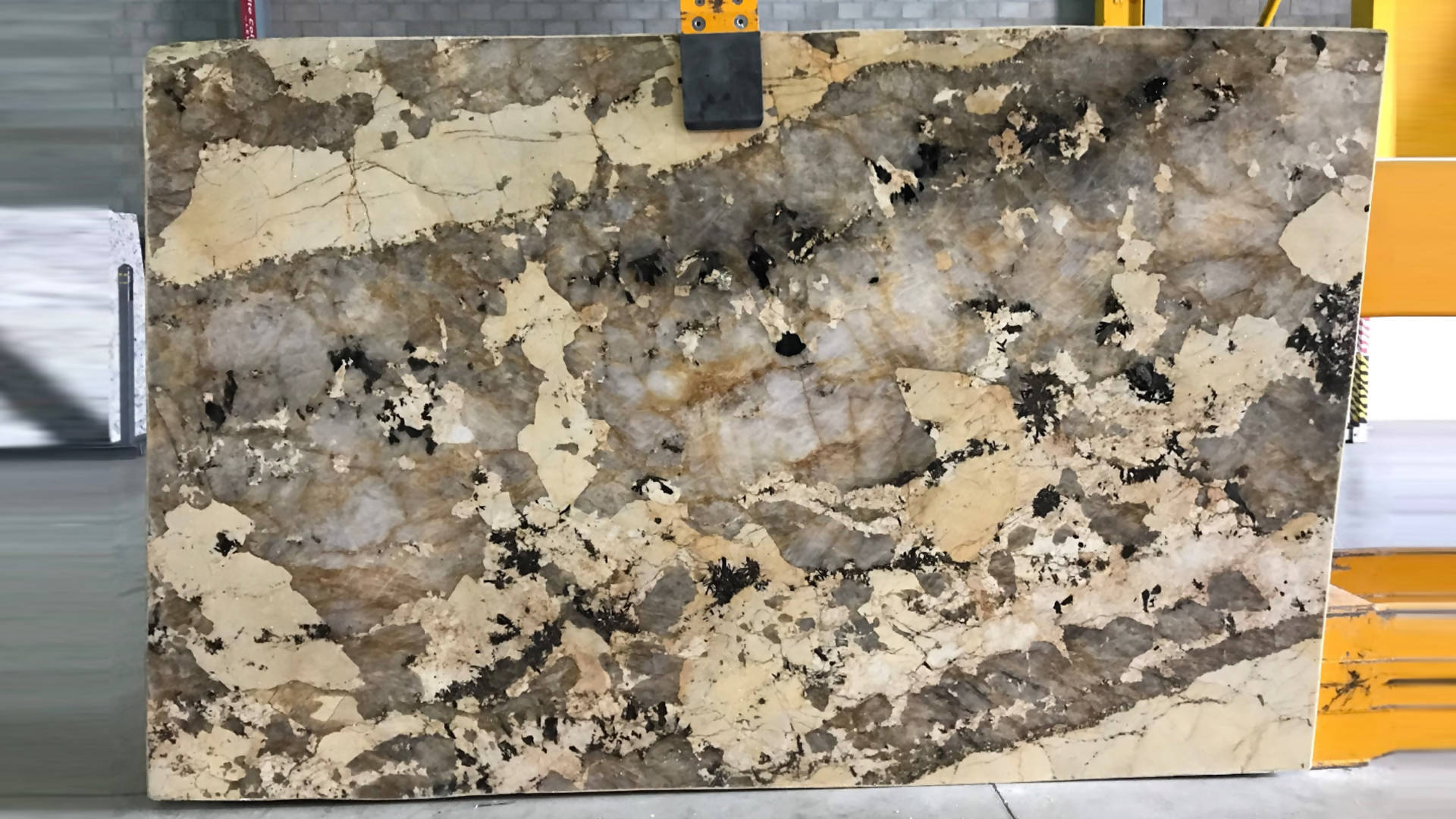Patagonia Quartzite Available in UK| CREAM-BROWN SLAB | www.work-tops.com